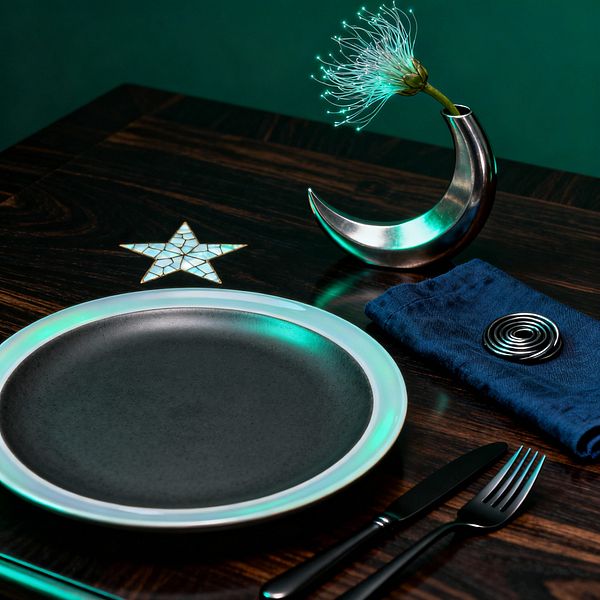Room AI – Celestial Dining with Iridescent Stoneware and Steel